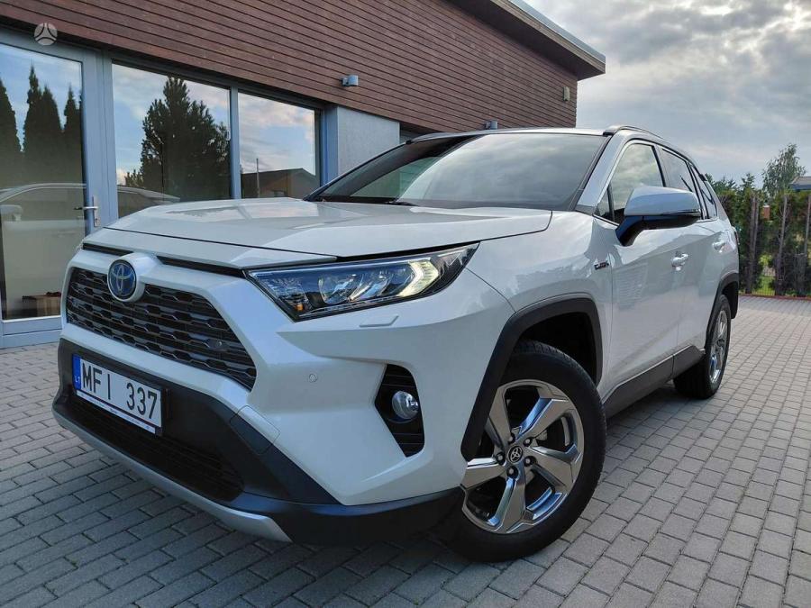 White Toyota RAV4 2022 in Vilnius, with an engine capacity of 2.49 L and mileage of 71 thousand km for 32000 €, photo 11 on AUTOMOTO.COM.LV