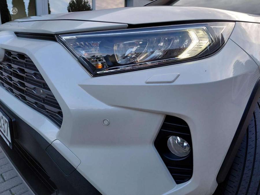 White Toyota RAV4 2022 in Vilnius, with an engine capacity of 2.49 L and mileage of 71 thousand km for 32000 €, photo 12 on AUTOMOTO.COM.LV