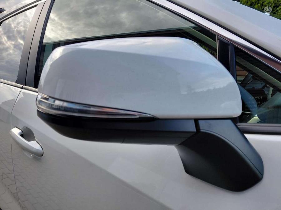 White Toyota RAV4 2022 in Vilnius, with an engine capacity of 2.49 L and mileage of 71 thousand km for 32000 €, photo 13 on AUTOMOTO.COM.LV