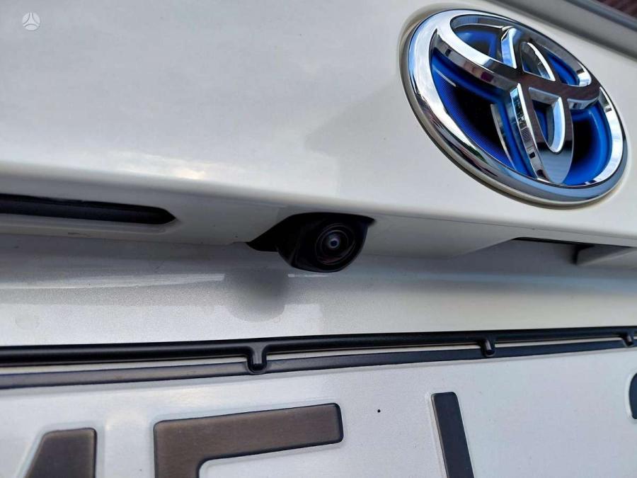 White Toyota RAV4 2022 in Vilnius, with an engine capacity of 2.49 L and mileage of 71 thousand km for 32000 €, photo 16 on AUTOMOTO.COM.LV