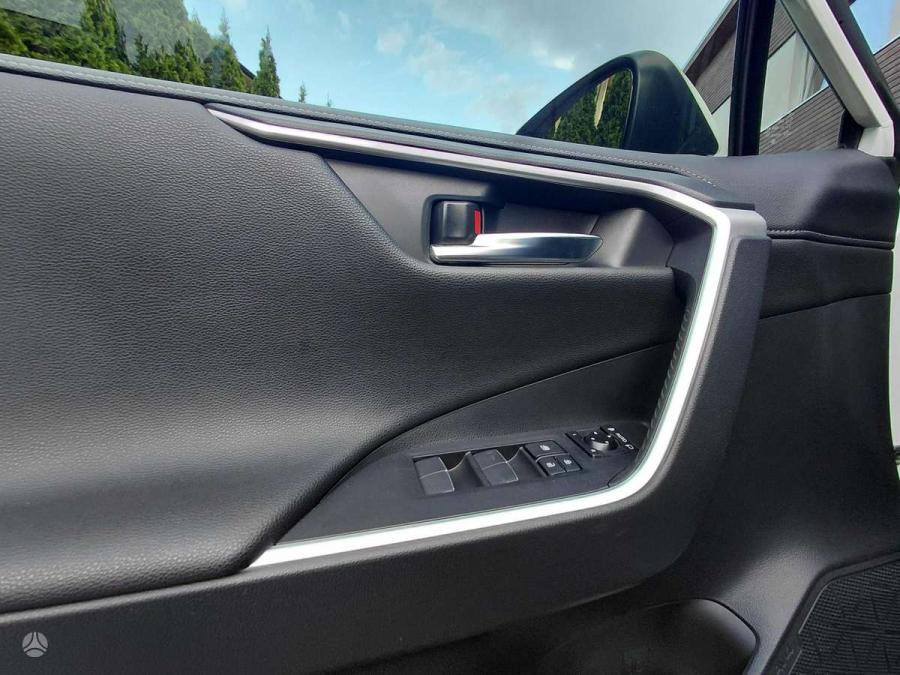 White Toyota RAV4 2022 in Vilnius, with an engine capacity of 2.49 L and mileage of 71 thousand km for 32000 €, photo 17 on AUTOMOTO.COM.LV