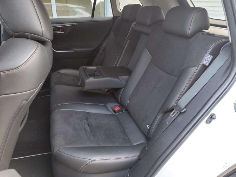 White Toyota RAV4 2022 in Vilnius, with an engine capacity of 2.49 L and mileage of 71 thousand km for 32000 €, photo 22 on AUTOMOTO.COM.LV