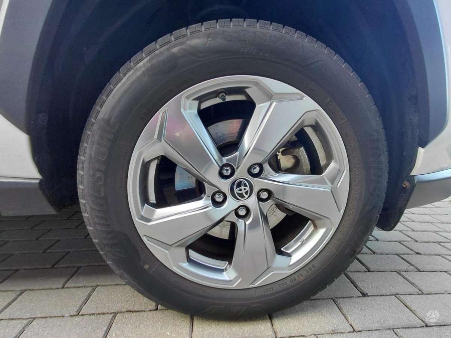 White Toyota RAV4 2022 in Vilnius, with an engine capacity of 2.49 L and mileage of 71 thousand km for 32000 €, photo 33 on AUTOMOTO.COM.LV