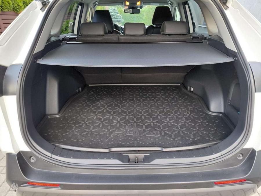 White Toyota RAV4 2022 in Vilnius, with an engine capacity of 2.49 L and mileage of 71 thousand km for 32000 €, photo 36 on AUTOMOTO.COM.LV