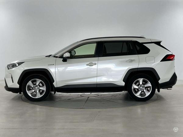Toyota RAV4 2022 in Vilnius on AUTOMOTO.COM.LV White Toyota RAV4 2022 in Vilnius, with an engine capacity of 2.49 L and mileage of 93 thousand km for 32900 €, photo 4 on AUTOMOTO.COM.LV