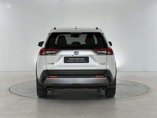 Toyota RAV4 2022 in Vilnius on AUTOMOTO.COM.LV White Toyota RAV4 2022 in Vilnius, with an engine capacity of 2.49 L and mileage of 93 thousand km for 32900 €, photo 5 on AUTOMOTO.COM.LV