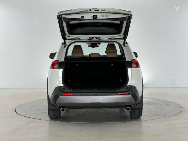 Toyota RAV4 2022 in Vilnius on AUTOMOTO.COM.LV White Toyota RAV4 2022 in Vilnius, with an engine capacity of 2.49 L and mileage of 93 thousand km for 32900 €, photo 11 on AUTOMOTO.COM.LV
