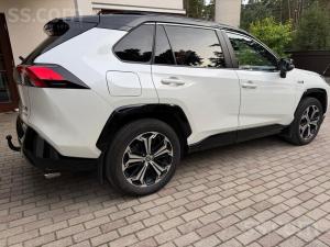 White Toyota RAV4 2022 in Riga, with an engine capacity of 2.50 L and mileage of 60 thousand km for 41500 €, photo 4 on AUTOMOTO.COM.LV