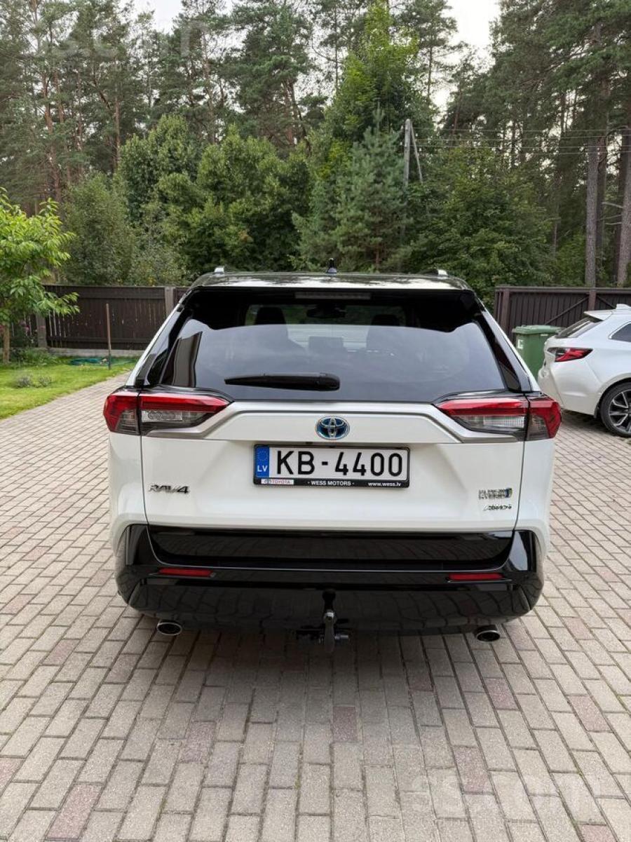White Toyota RAV4 2022 in Riga, with an engine capacity of 2.50 L and mileage of 60 thousand km for 41500 €, photo 5 on AUTOMOTO.COM.LV