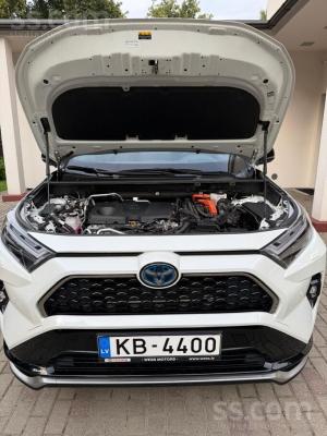 White Toyota RAV4 2022 in Riga, with an engine capacity of 2.50 L and mileage of 60 thousand km for 41500 €, photo 6 on AUTOMOTO.COM.LV