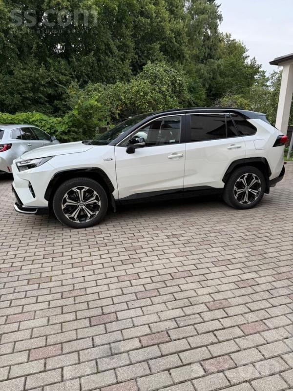 Toyota RAV4 2022 Rīga vietnē Balts Toyota RAV4 2022 Rīga, ar dzinēja tilpumu 2.50 L un nobraukumu 60 tūkst. km par 41500 €, foto 1 vietnē AUTOMOTO.COM.LV