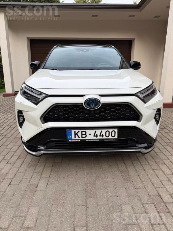 Toyota RAV4 2022 Rīga vietnē Balts Toyota RAV4 2022 Rīga, ar dzinēja tilpumu 2.50 L un nobraukumu 60 tūkst. km par 41500 €, foto 3 vietnē AUTOMOTO.COM.LV