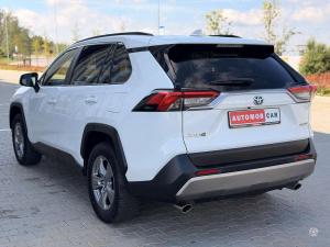 White Toyota RAV4 2022 in Vilnius, with an engine capacity of 2.49 L and mileage of 136 thousand km for 27500 €, photo 6 on AUTOMOTO.COM.LV