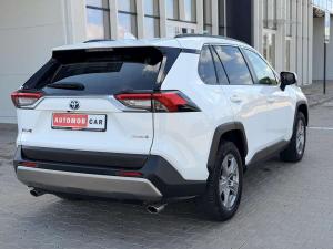 White Toyota RAV4 2022 in Vilnius, with an engine capacity of 2.49 L and mileage of 136 thousand km for 27500 €, photo 8 on AUTOMOTO.COM.LV