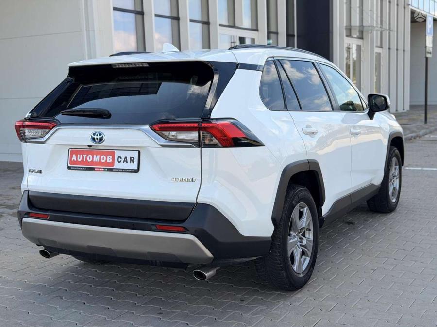 White Toyota RAV4 2022 in Vilnius, with an engine capacity of 2.49 L and mileage of 136 thousand km for 27500 €, photo 8 on AUTOMOTO.COM.LV