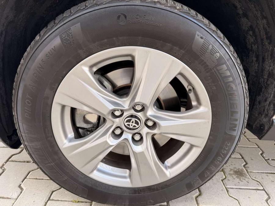 White Toyota RAV4 2022 in Vilnius, with an engine capacity of 2.49 L and mileage of 136 thousand km for 27500 €, photo 10 on AUTOMOTO.COM.LV