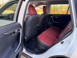 White Toyota RAV4 2022 in Vilnius, with an engine capacity of 2.49 L and mileage of 136 thousand km for 27500 €, photo 18 on AUTOMOTO.COM.LV