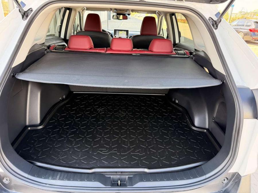 White Toyota RAV4 2022 in Vilnius, with an engine capacity of 2.49 L and mileage of 136 thousand km for 27500 €, photo 21 on AUTOMOTO.COM.LV