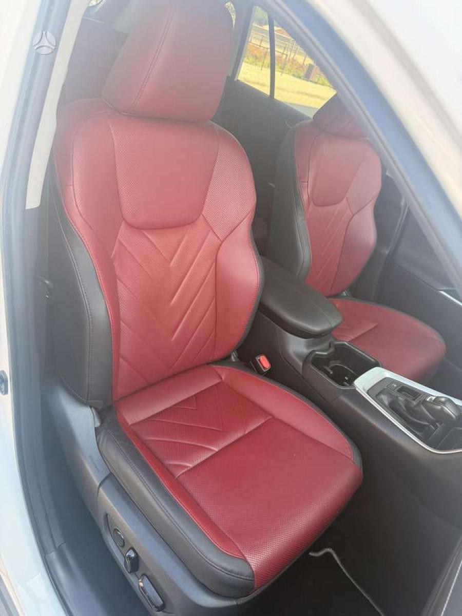 White Toyota RAV4 2022 in Vilnius, with an engine capacity of 2.49 L and mileage of 136 thousand km for 27500 €, photo 34 on AUTOMOTO.COM.LV