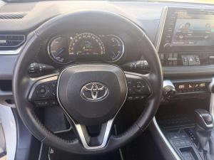 White Toyota RAV4 2022 in Vilnius, with an engine capacity of 2.49 L and mileage of 136 thousand km for 27500 €, photo 42 on AUTOMOTO.COM.LV