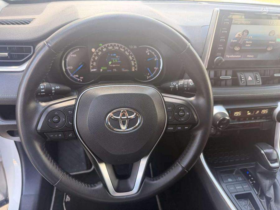 White Toyota RAV4 2022 in Vilnius, with an engine capacity of 2.49 L and mileage of 136 thousand km for 27500 €, photo 42 on AUTOMOTO.COM.LV