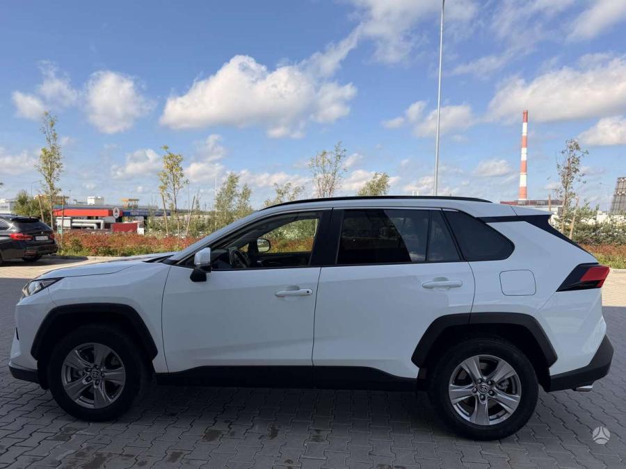 Balts Toyota RAV4 2022 Viļņa, ar dzinēja tilpumu 2.49 L un nobraukumu 136 tūkst. km par 27500 €, foto 21 vietnē AUTOMOTO.COM.LV