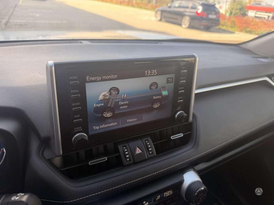 Balts Toyota RAV4 2022 Viļņa, ar dzinēja tilpumu 2.49 L un nobraukumu 136 tūkst. km par 27500 €, foto 77 vietnē AUTOMOTO.COM.LV
