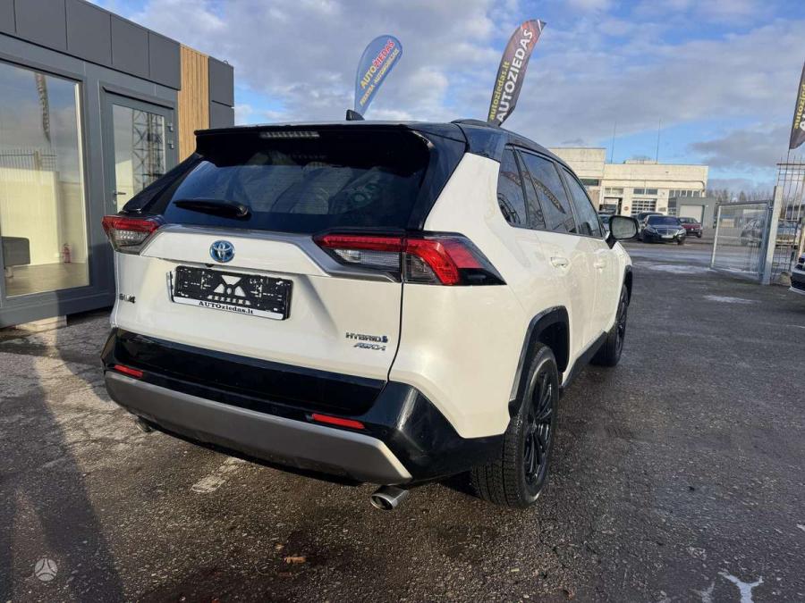 Balts Toyota RAV4 2023 Panevēža, ar dzinēja tilpumu 2.50 L un nobraukumu 63 tūkst. km par 31500 €, foto 7 vietnē AUTOMOTO.COM.LV
