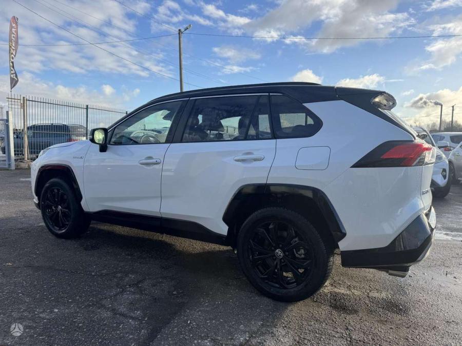 Balts Toyota RAV4 2023 Panevēža, ar dzinēja tilpumu 2.50 L un nobraukumu 63 tūkst. km par 31500 €, foto 10 vietnē AUTOMOTO.COM.LV