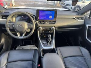 Balts Toyota RAV4 2023 Panevēža, ar dzinēja tilpumu 2.50 L un nobraukumu 63 tūkst. km par 31500 €, foto 13 vietnē AUTOMOTO.COM.LV