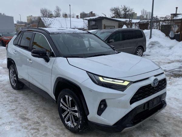 Balts Toyota RAV4 2023 Viļņa, ar dzinēja tilpumu 2.49 L un nobraukumu 196 tūkst. km par 23900 €, foto 1 vietnē AUTOMOTO.COM.LV