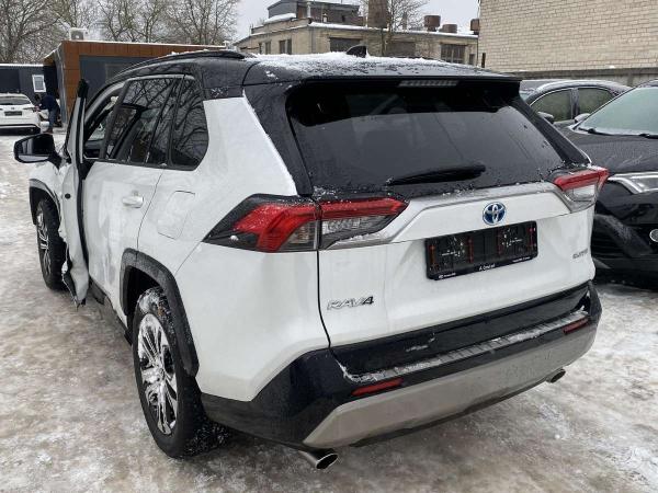 Balts Toyota RAV4 2023 Viļņa, ar dzinēja tilpumu 2.49 L un nobraukumu 196 tūkst. km par 23900 €, foto 9 vietnē AUTOMOTO.COM.LV