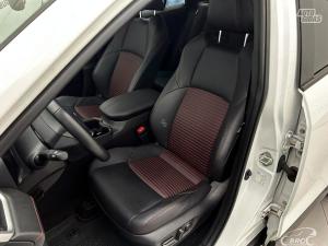 Белый Тойота РАВ 4 2023 в Авиженяй, объемом двигателя 2.50 л и пробегом 50 тыс. км за 32000 €, фото 6 на AUTOMOTO.COM.LV