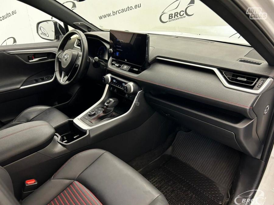 Белый Тойота РАВ 4 2023 в Авиженяй, объемом двигателя 2.50 л и пробегом 50 тыс. км за 32000 €, фото 8 на AUTOMOTO.COM.LV