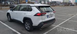 Balts Toyota RAV4 2023 Rīga, ar dzinēja tilpumu 2.00 L un nobraukumu 17 tūkst. km par 33900 €, foto  vietnē AUTOMOTO.COM.LV