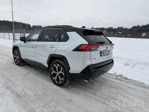 Balts Toyota RAV4 2023 Rīga, ar dzinēja tilpumu 2.50 L un nobraukumu 36 tūkst. km par 45500 €, foto 3 vietnē AUTOMOTO.COM.LV