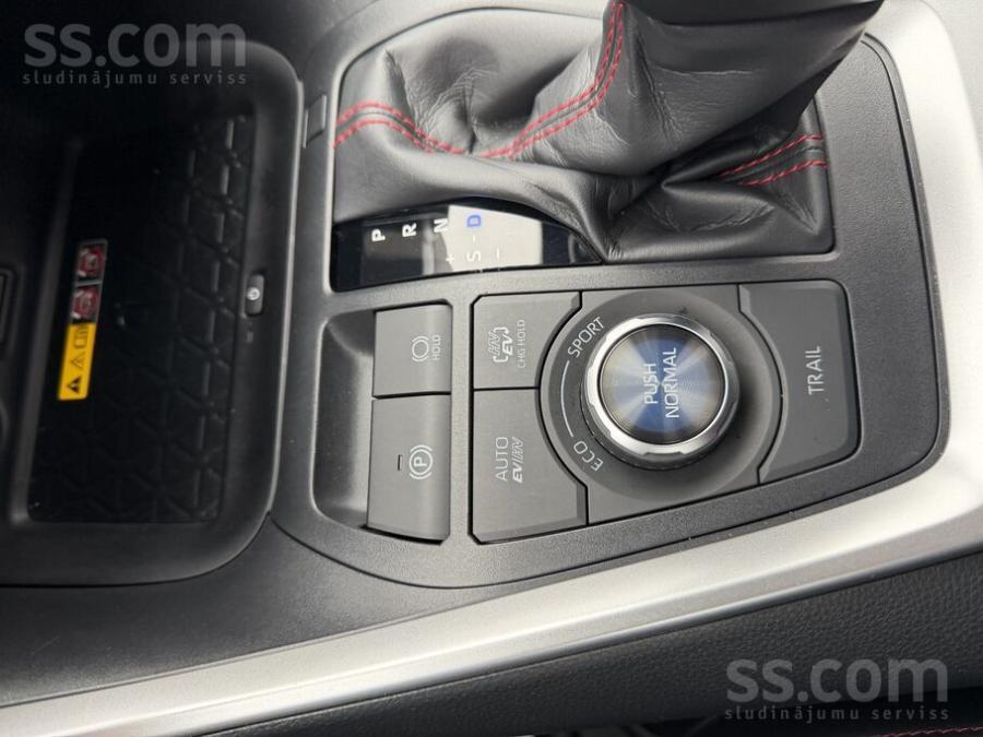 Balts Toyota RAV4 2023 Rīga, ar dzinēja tilpumu 2.50 L un nobraukumu 36 tūkst. km par 45500 €, foto 12 vietnē AUTOMOTO.COM.LV