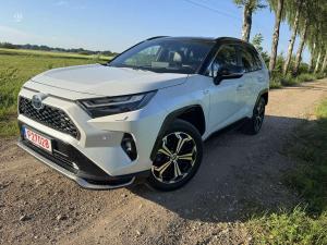 White Toyota RAV4 2023 in Klaipeda, with an engine capacity of 2.49 L and mileage of 169 thousand km for 34999 €, photo  on AUTOMOTO.COM.LV
