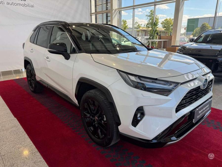Balts Toyota RAV4 2023 Šauļi, ar dzinēja tilpumu 2.49 L un nobraukumu 50 tūkst. km par 34900 €, foto 3 vietnē AUTOMOTO.COM.LV