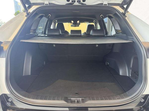 Balts Toyota RAV4 2023 Šauļi, ar dzinēja tilpumu 2.49 L un nobraukumu 50 tūkst. km par 34900 €, foto 9 vietnē AUTOMOTO.COM.LV