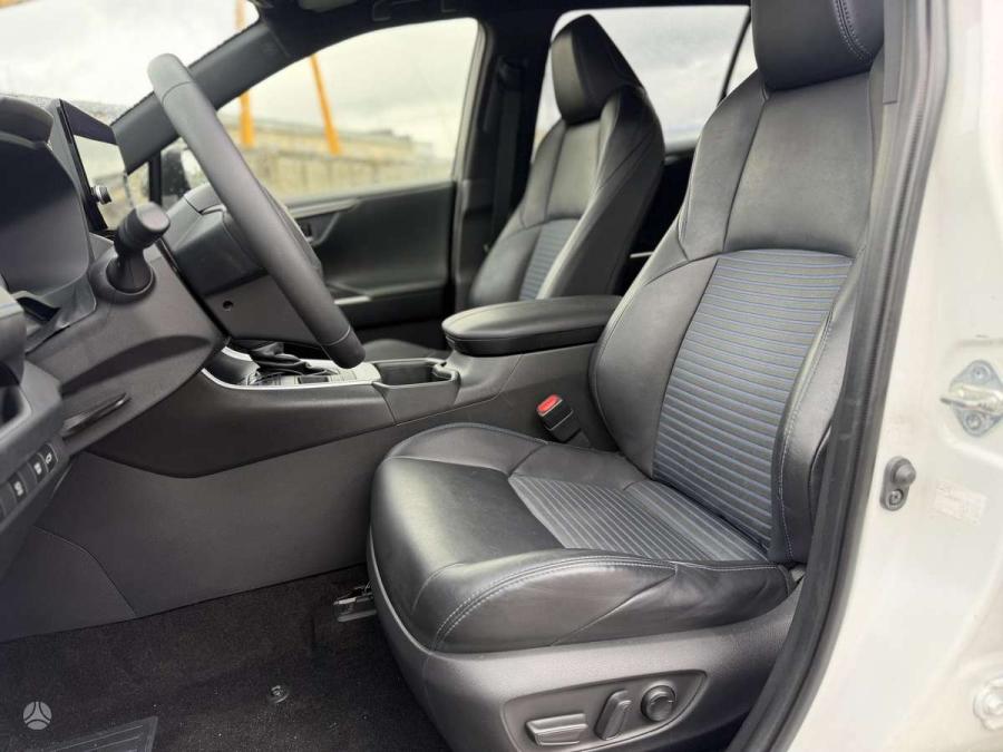 Balts Toyota RAV4 2023 Viļņa, ar dzinēja tilpumu 2.49 L un nobraukumu 196 tūkst. km par 26900 €, foto 21 vietnē AUTOMOTO.COM.LV
