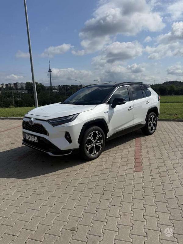 Balts Toyota RAV4 2023 Viļņa, ar dzinēja tilpumu 2.49 L un nobraukumu 170 tūkst. km par 34200 €, foto 1 vietnē AUTOMOTO.COM.LV