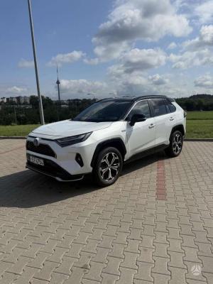 White Toyota RAV4 2023 in Vilnius, with an engine capacity of 2.49 L and mileage of 170 thousand km for 34200 €, photo  on AUTOMOTO.COM.LV