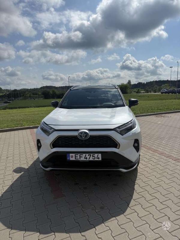 Balts Toyota RAV4 2023 Viļņa, ar dzinēja tilpumu 2.49 L un nobraukumu 170 tūkst. km par 34200 €, foto 2 vietnē AUTOMOTO.COM.LV