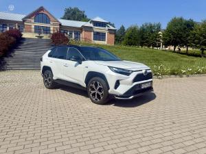 White Toyota RAV4 2023 in Vilnius, with an engine capacity of 2.49 L and mileage of 170 thousand km for 33800 €, photo  on AUTOMOTO.COM.LV