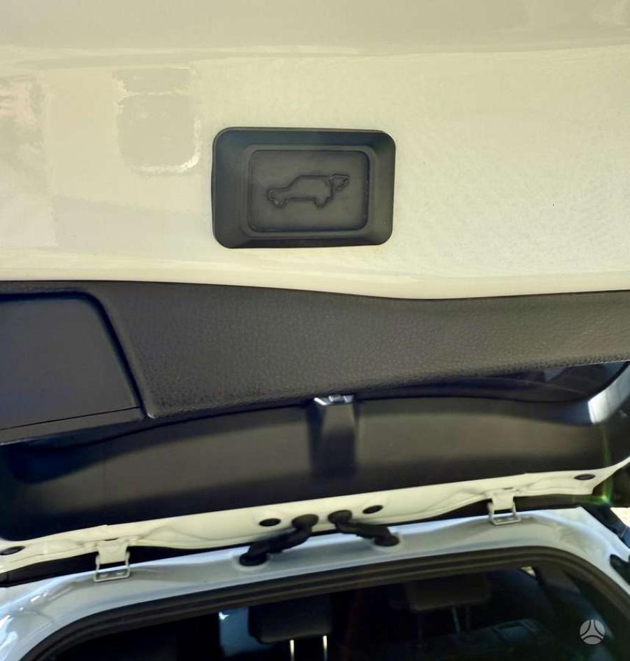 White Toyota RAV4 2023 in Vilnius, with an engine capacity of 2.49 L and mileage of 171 thousand km for 33500 €, photo 14 on AUTOMOTO.COM.LV