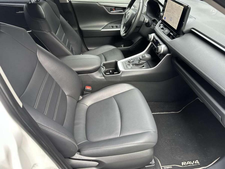 Balts Toyota RAV4 2023 Viļņa, ar dzinēja tilpumu 2.50 L un nobraukumu 151 tūkst. km par 29950 €, foto 5 vietnē AUTOMOTO.COM.LV