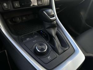 Balts Toyota RAV4 2023 Viļņa, ar dzinēja tilpumu 2.50 L un nobraukumu 151 tūkst. km par 29950 €, foto 21 vietnē AUTOMOTO.COM.LV