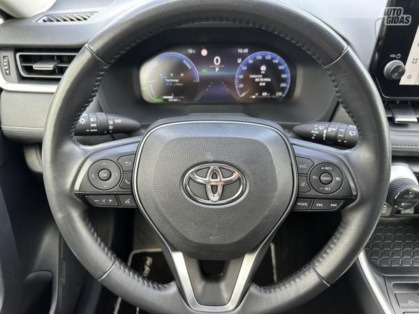 White Toyota RAV4 2023 in Avizieniai, with an engine capacity of 2.50 L and mileage of 151 thousand km for 29950 €, photo 7 on AUTOMOTO.COM.LV