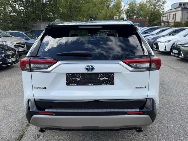 White Toyota RAV4 2023 in Vilnius, with an engine capacity of 2.49 L and mileage of 196 thousand km for 23900 €, photo 11 on AUTOMOTO.COM.LV